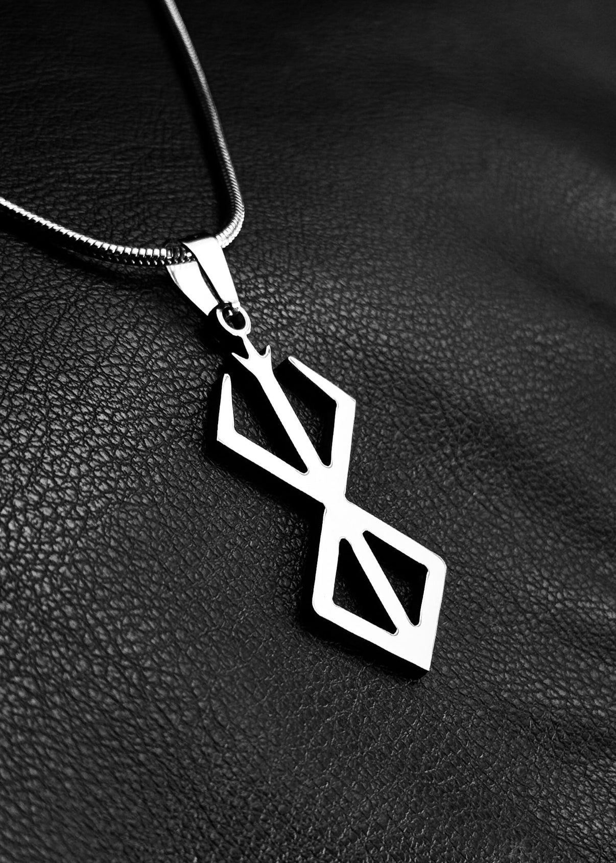 BERSERK / PENDANT WITH CHAIN – ZENIN